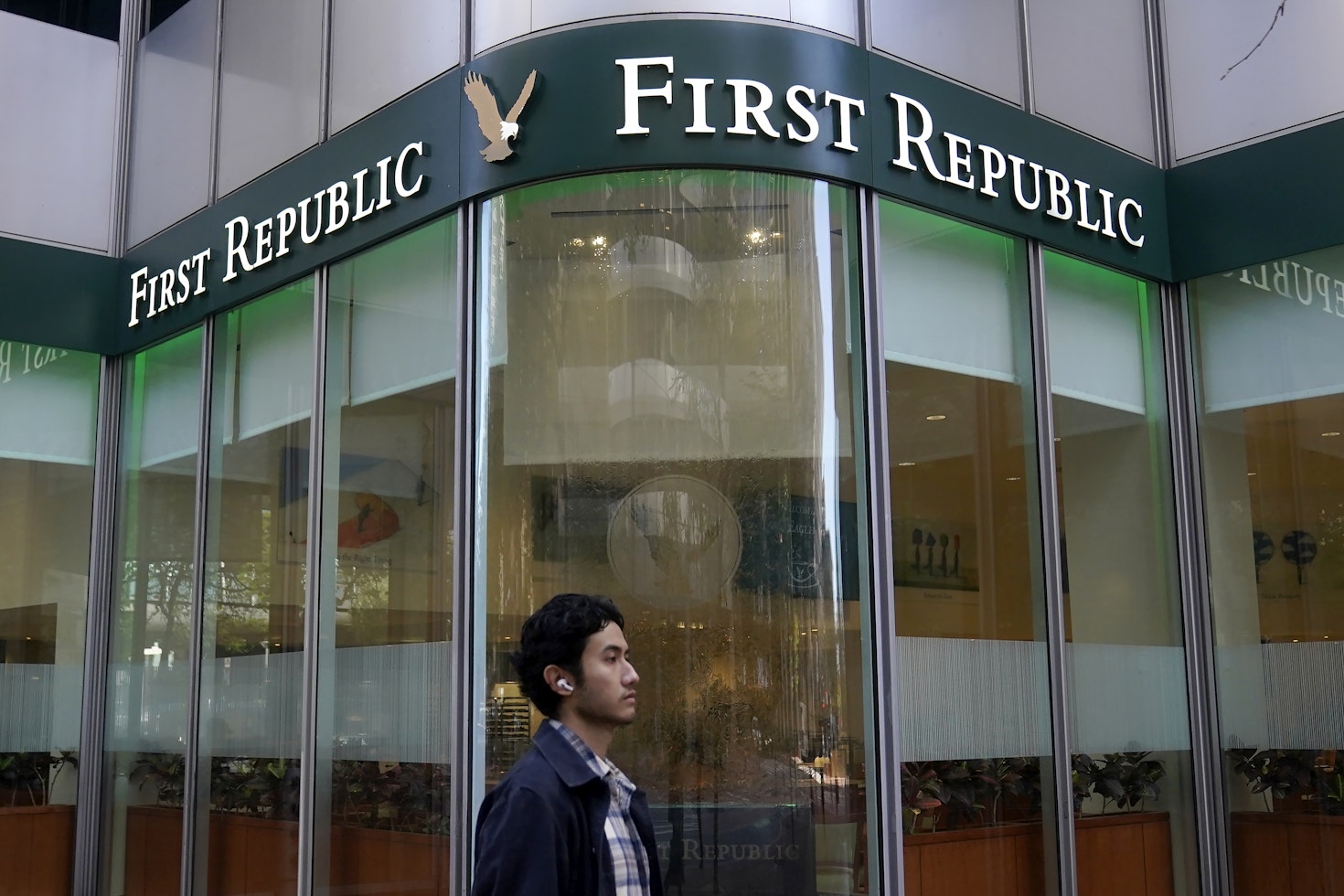 Update: JPMorgan Buys First Republic Bank’s Assets After Government Auction